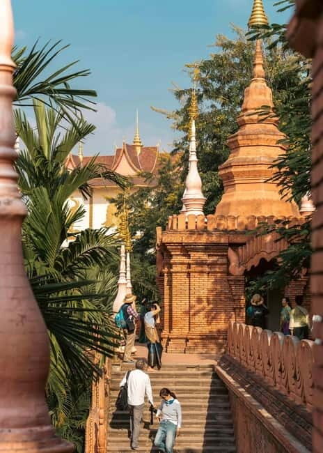 Xishuangbanna: Dai Temple, Tradition, Tie-Dye & Night Market - History and Serenity at Manting Imperial Garden & Jingzhen Buddhist Temple