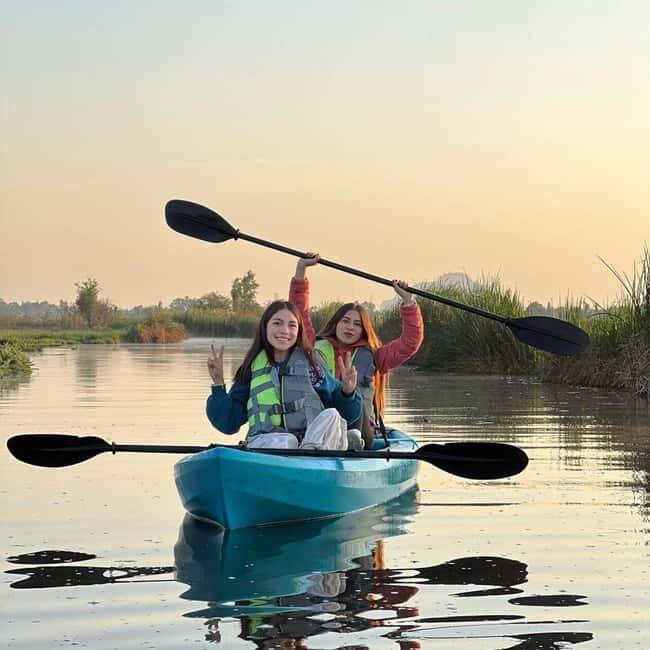 Xochimilco: Kayak Tour and Axolotl Watching - Visiting the Ajolotario: Meeting the Endangered Axolotl