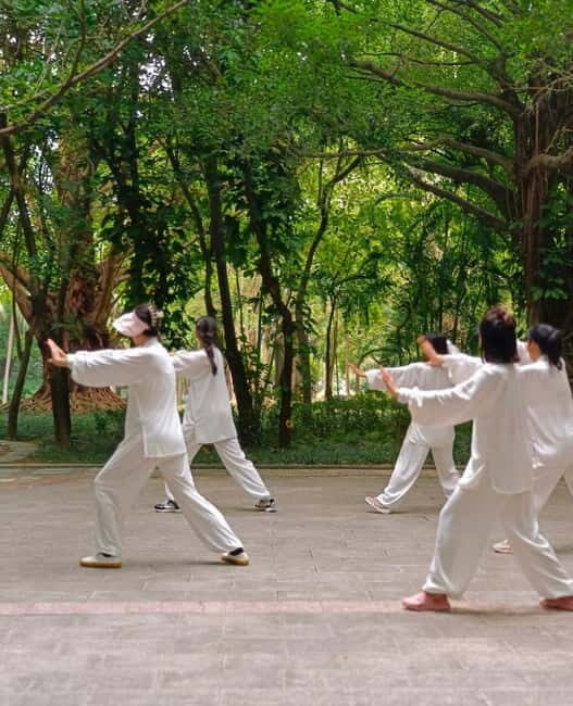 Zhengzhou: Cultural Alleys, Handicraft, and Night Market - Exploring Renmin Park: The Morning Wake-Up Call