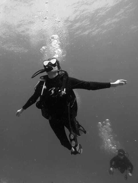 Zihuatanejo: Moonlit Dive at Las Gatas - The Significance of a Night Dive in Zihuatanejo