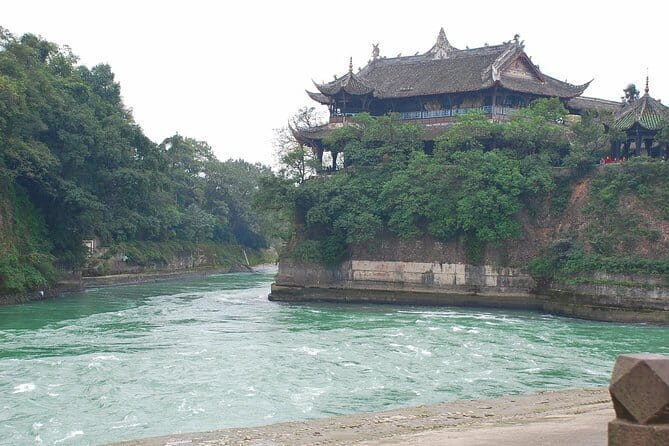 1-Day Mount Qingcheng and Dujiangyan Irrigation System Private Tour from Chengdu - The Experience: What Makes It Special?