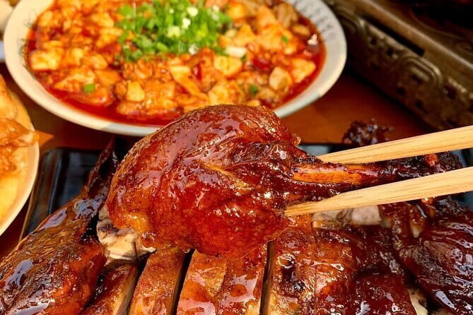 1 Day Private Tour Chengdu Panda Leshan Buddha & Foodie Tour - Savoring Sichuanese Flavors at Zhanggongqiao Food Street