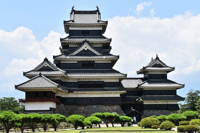 1-Day Tour from Nagano and Matsumoto Kamikochi & Matsumoto Castle - Transportation and Group Size