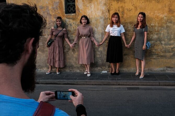 150-Minute Morning Old Town Photo Walk - Exploring the Market and Old Town