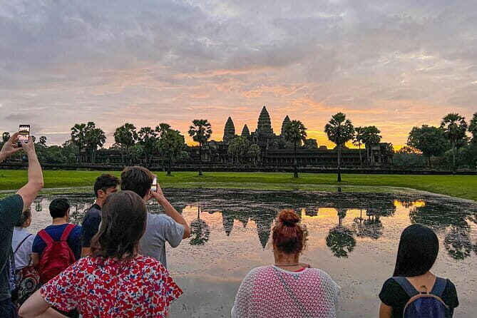 2-Day Angkor Wat , Kulen Mountain, Beng Mealea and Kampong Phluk - Exploring Angkor Wat and the Main Temples