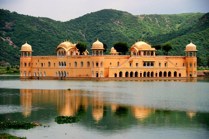2-Day Private Tour of Jaipur from Delhi: City Palace, Hawa Mahal and Amber Fort - Exploring the Itinerary in Depth