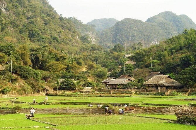 2 Days 1 Night Discovery Mai Chau Hidden Valley Classic Tour - Transportation and Group Size: Comfort and Connection
