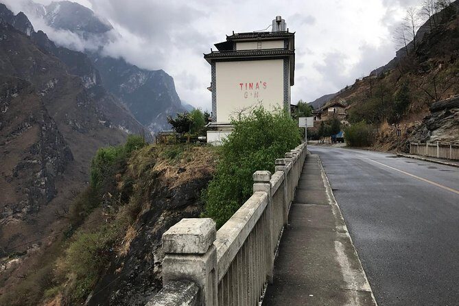 2-Days Lijiang Tiger Leaping Gorge Hiking Tour and drop off at Shangri-La area - Potential Challenges and Considerations