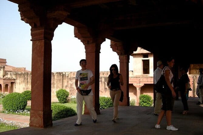 2 Days Private Tour of Tajmahal from Delhi with Pickup - Detailed Breakdown of the Itinerary