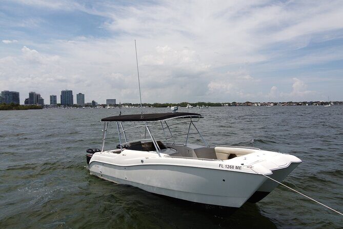 27ft Miami Catamaran for Groups and Parties - Discovering Miami from the Water