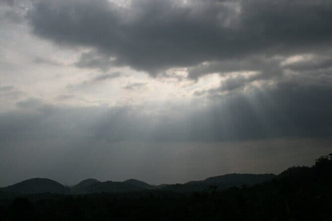 3 Days Private Tour in Sri Lanka - Day 1: From Airport to Kandy’s Sacred Heart