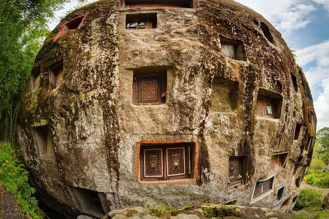 3 Days Tana Toraja from Makassar: Kete Kesu Village, Menhir to Funeral Burial - How Does the Price Reflect the Experience?