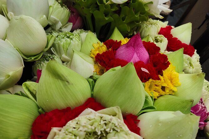 3 experiences: Doi Suthep Temple, Wat Phalat & Elephants - Authentic Experiences and Practical Tips