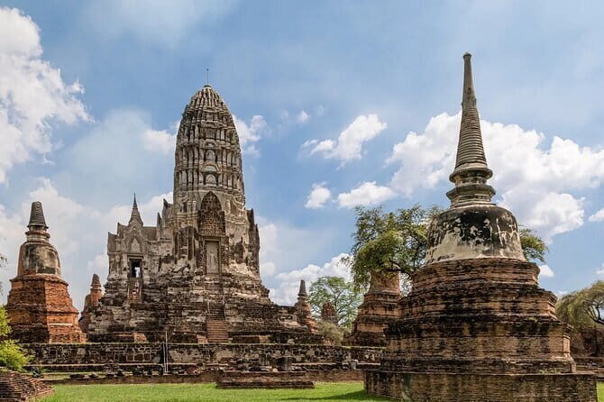 3 Hours Heritage Ayutthaya Bus Tour to Famous Temples - What’s Included and What’s Not