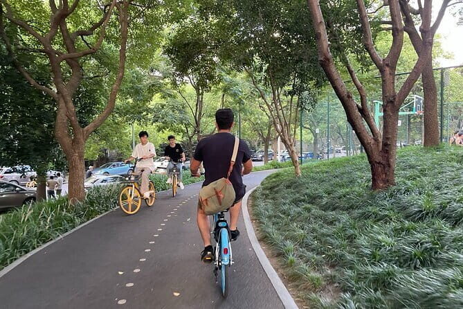 4-hour Riverside Sunset Bike Tour in Shanghai - Binjiang Park and the Historic Bund