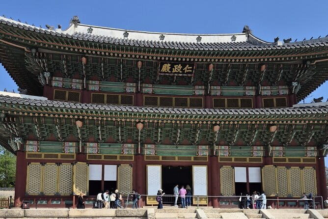 4 Hours UNESCO Palace and Street Food Tour in Seoul - From Palaces to Market: Walking through Jongno 4-ga