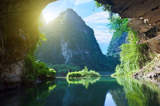 5 Days 4 Nights Highlight Vietnam Tours - Day 2: From Ancient Temples to Breathtaking Caves