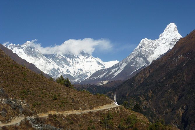 8 days trek to Everest - Day 2: Trek to Namche Bazaar – A Steady Climb