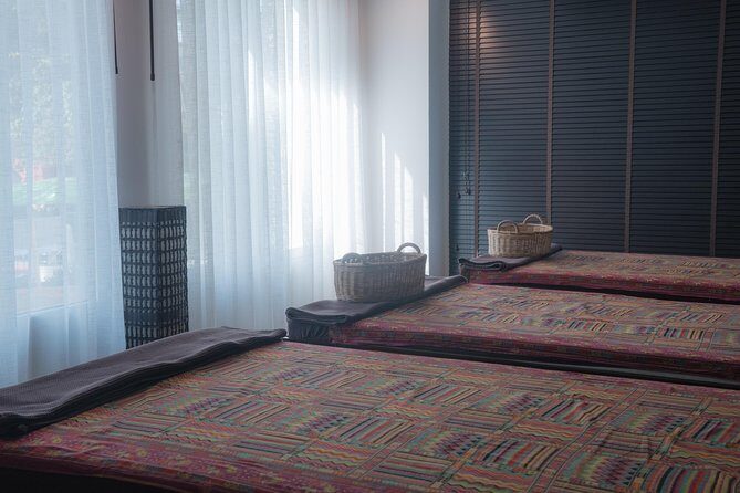 90 mins of Relaxing Foot and Back with thai balm or Oil - The Details that Matter