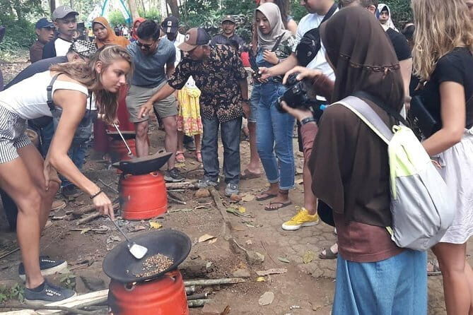 A Day Being Coffee And Batik Maker - Key Points