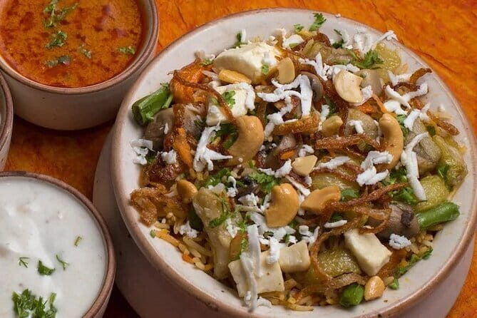 A Walking Tour for Vegetarian Foodies in Lucknow - What to Expect During the Tour