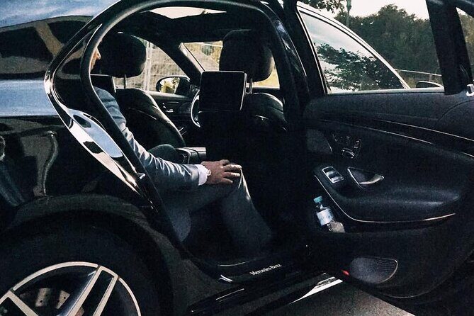 Airport Transfer: New York to Newark Airport EWR by Business Car - Why Opt for a Private Business Car Transfer?