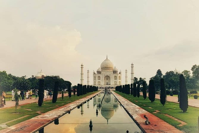 All Inclusive Private Day Trip to Taj Mahal from Delhi - Arriving at the Taj Mahal: First Impressions