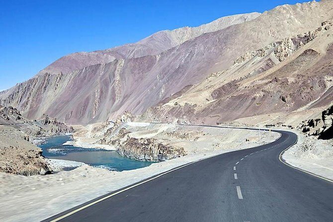 Amazing Ladakh - Day 3: Ascending to Nubra Valley via Khardung La