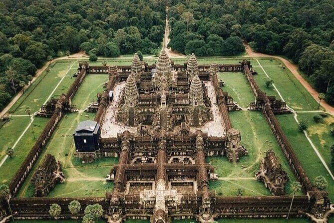 Amazing Sun Rise at Angkor Wat With Tour Guide - The Temples of Angkor Thom and Bayon: Architectural Marvels