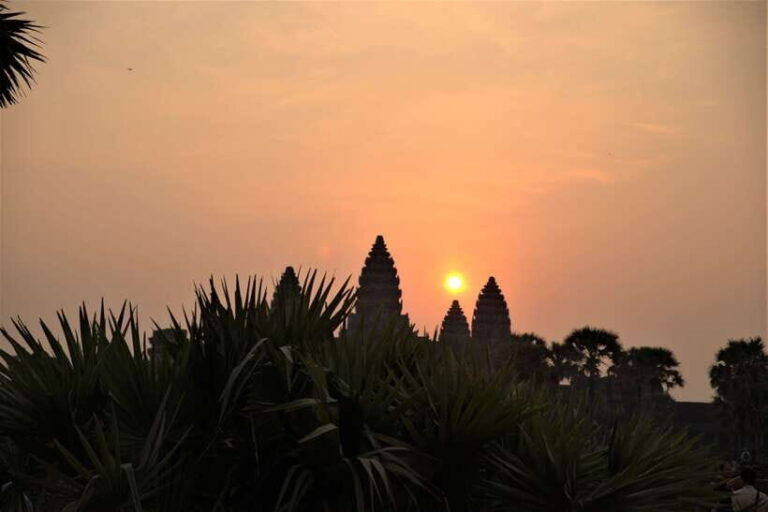 Angkor Wat: Private Sunrise Tour with Champagne Breakfast - Inside Angkor Wat: Exploring the Largest Religious Structure