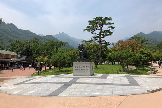 Autumn Foliage-Mt. Seorak, Sokcho Beach, Market, Observatory - Analyzing the Value and Practicalities