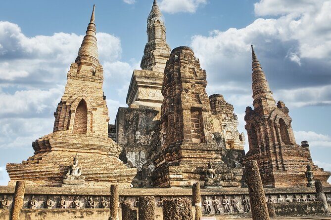 Ayutthaya Landmark Tour for Floating Market & Famous Temples - Who Should Consider This Tour?