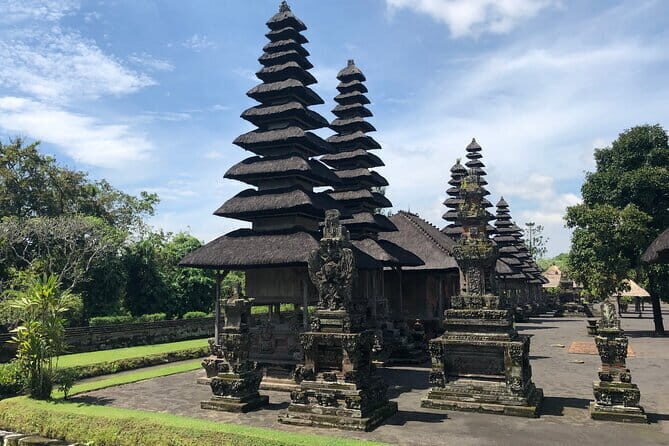 BALI INSTAGRAM TOURS; Handara Gate, Taman Ayun, & Ulundanu Temple - Who Would Love This Tour?