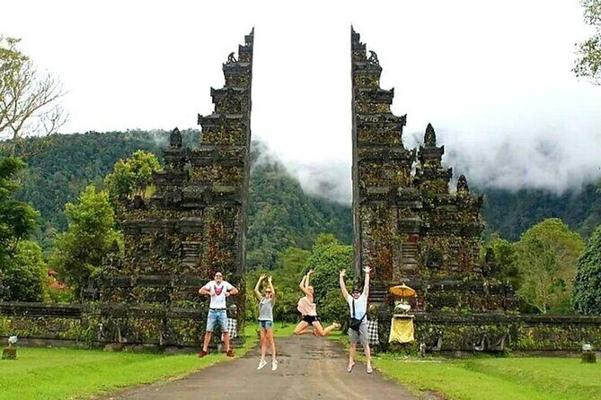 Bali Private Tour: Ulun danu Temple, Iconic Handara Gate & Tanah lot sunset. - Why This Tour Works Well