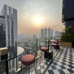 Bangkok: Mojjo Rooftop Lounge & Bar Food & Beverage Package - The Setting and Atmosphere