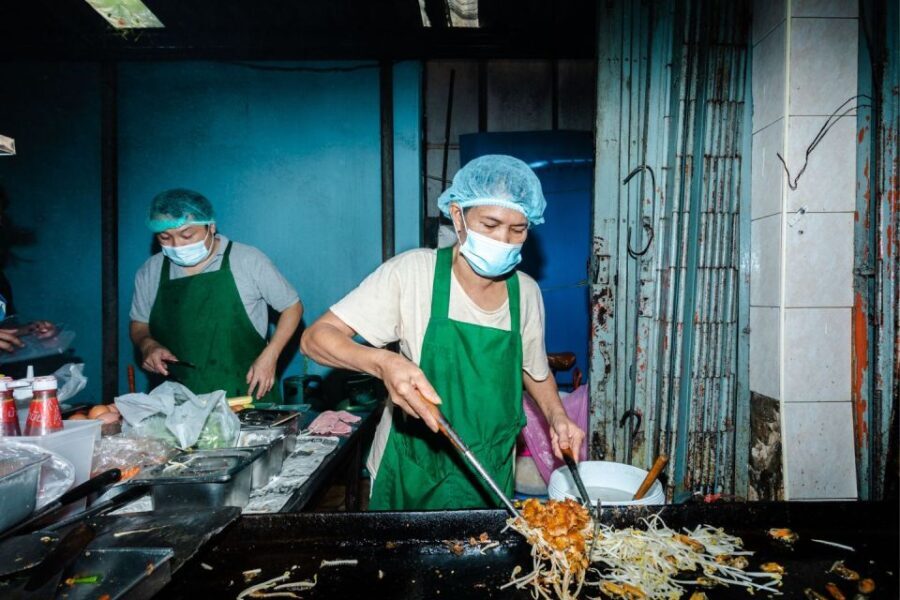 Bangkok: Old Siam Food Tour with 15+ Tastings - The Itinerary: A Dive into Bangkok’s Local Food Scene