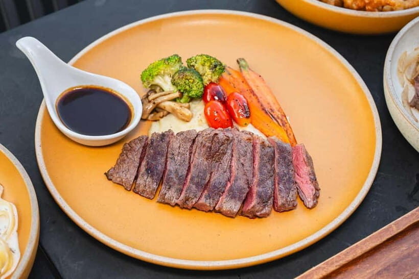 Bangkok: Throwback Rooftop Bangkok at Silom Edge - Drinks and cocktails