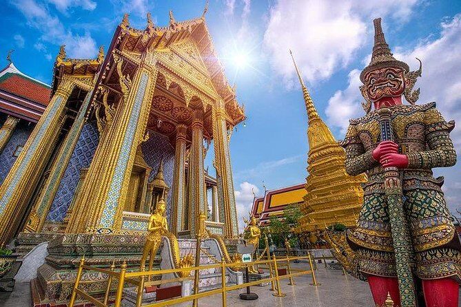 Bangkok's Iconic Temple Emerald Buddha and Royal Grand Palace - The Itinerary in Detail