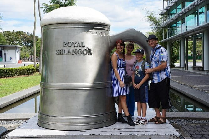 Batu Caves Temple, Royal Selangor Pewter and Batik Factory Tour - Deep Dive into the Experience: What to Expect