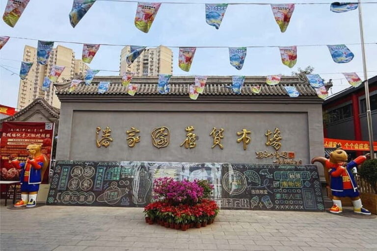 Beijing: Panjiayuan Market&Liangma River Cruise Night Tour - What to Expect from This Private Night Tour