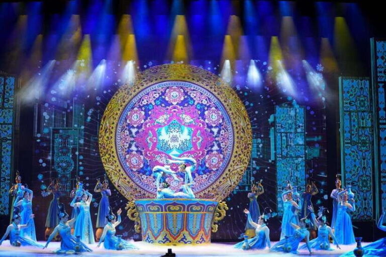 Beijing: Red Theatre Acrobatics show viewing Chinese culture - What Makes the Show Special?
