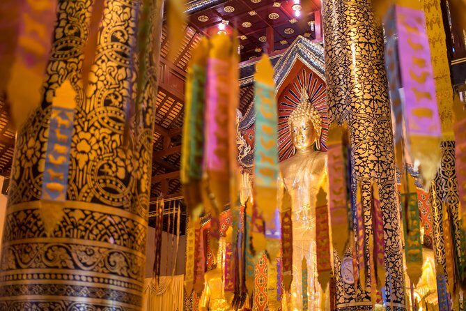 Bike Historic Old City Chiang Mai - Active Day Tour - The Grandeur of Wat Chedi Luang and the Three Kings Monument