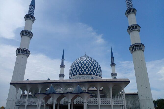 Blue Mosque And Batu Caves Private Tour from Kuala Lumpur - Transport and Practical Details