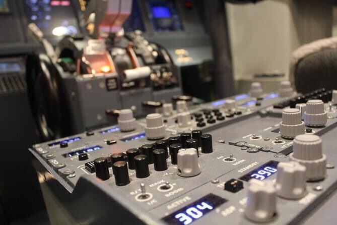 Boeing 737-800 flight simulator session. Scenic Flight - 30 mins - The Itinerary: What You Can Expect