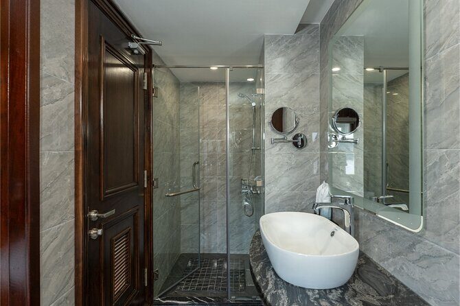 Boss Cruise 2-day Explore Halong Bay from Hanoi - Day Two: The Best of Nature and Culture