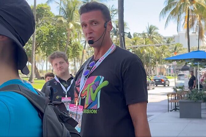 Boutique Food, Wine and Art Deco Walking Tour - Stop 1: Española Way (30 minutes)