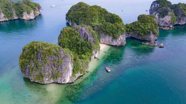 Cat Ba: Lan Ha Bay Private 1/2 Day Boat Tour with Kayaking - Sailing Through Lan Ha Bay’s Natural Beauty