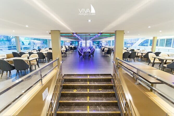 Chao Phraya River Serenade: VIVA Alangka Dinner Cruise, Bangkok - The Experience: Pros and Cons