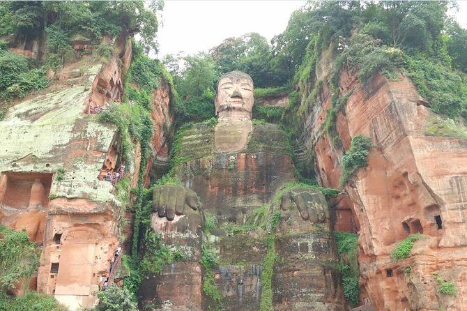 Chengdu Private Day Tour of Leshan Giant Buddha - Authentic and Tasty: The Food Highlights