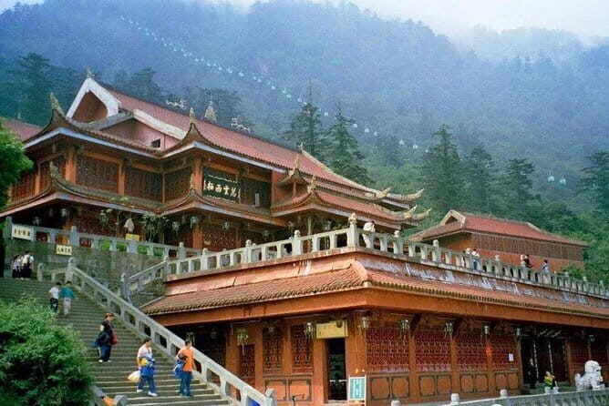 Chengdu Private Day Tour to Emei Mountain with Lunch and Cable Car Ride - Detailed Breakdown of the Itinerary